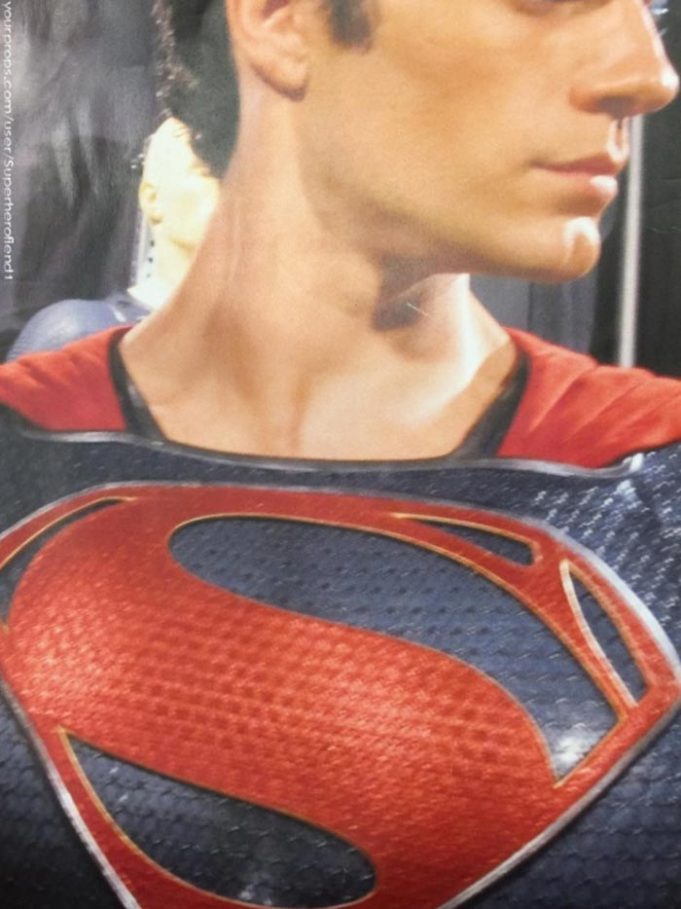 Filtrado el traje alternativo que nunca vimos del Superman de Henry Cavill