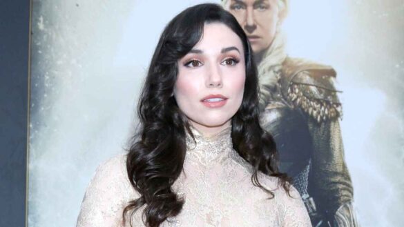 Grace Caroline Currey revela como es trabajar con Helen Mirren